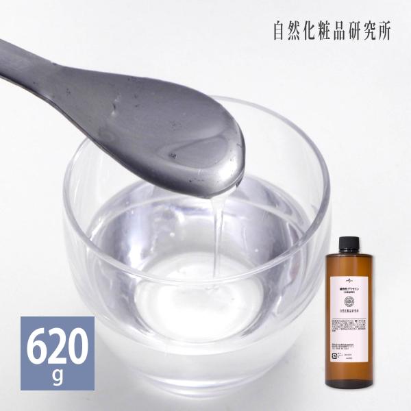 100%植物由来のグリセリンです。 無色のやや粘性のある液体です。水分を吸収する性質があることから保湿目的に、広く、化粧品に配合されています。感触の調整にも用いられています。