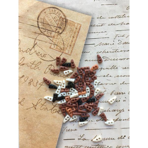 60個です。サイズ：約3ｍｍ×7ｍｍ　厚み：約2ｍｍ　材質：樹脂　色はランダムになります。 （黒白茶のランダム）（ピンク・白系のランダム）小さなパーツですので、お子様やペットがいらっしゃる場合は、お取り扱いにご注意ください。