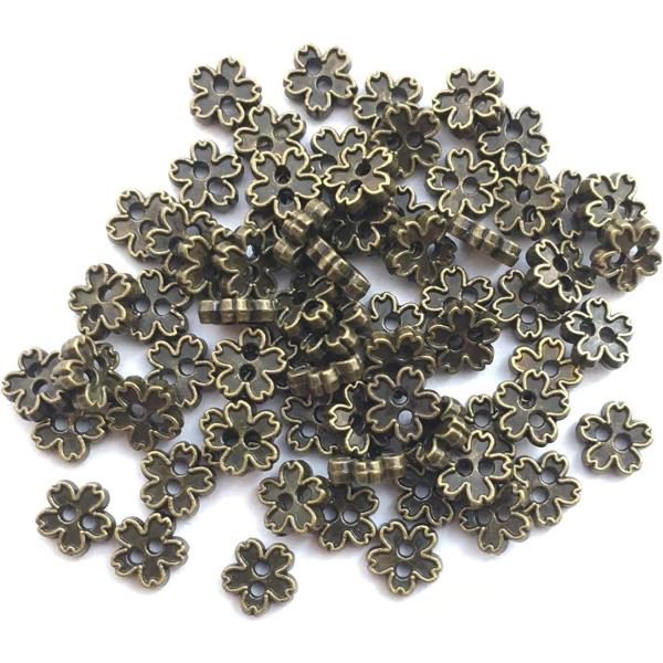 70個です。 サイズ　約5ｍｍ　厚み約1ｍｍ(通し穴含まず）　通し穴の大きさ約2ｍｍ小さなボタンです。材質：金属 小さなパーツですので、お子様やペットがいらっしゃる場合は、お取り扱いにご注意ください。