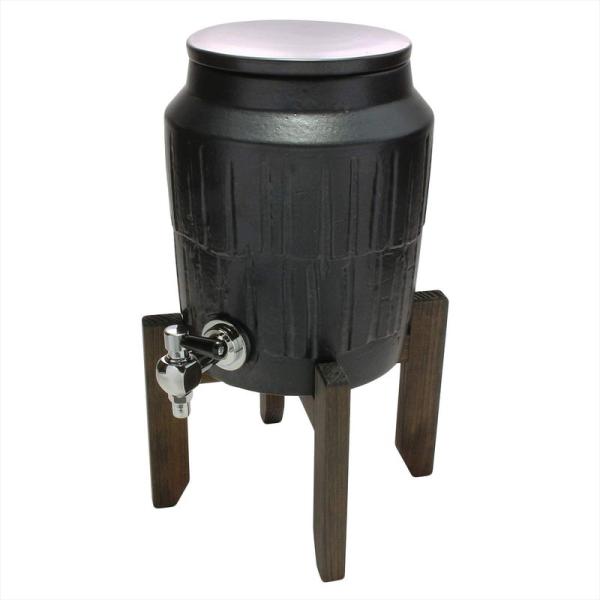 【商品名】　長谷園 iサーバー 木製台付 黒釉 約2000ml ASU-64 【商品説明】　・?e??:??2L・?f??:????・???i?T?C?Y:??16?~????32cm・???i?d??:2kg 【サイズ】　高さ : 17....