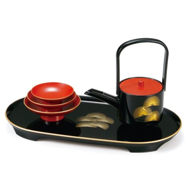 【商品名】　まえじゅう漆器 屠蘇器 松 黒 (盃 銚子 屠蘇台 セット) 伝統工芸 山中塗り 日本製 6L-041 【商品説明】　商品サイズ：屠蘇台（330×172×25mm）、盃小（78mm）、盃中（90mm）、盃大（105mm）、盃台（...