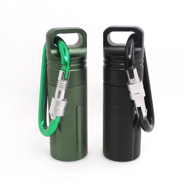 【商品名】　アルミ製ピル ビル カプセル ケース 2個パック SENHAI 密封 防水 小物収納ボックス携帯可能 ケース カラビナ 付 - ブラック、グ 【商品説明】　・?T?C?Y???J???[:?? 10cm L x 3cm W / ...