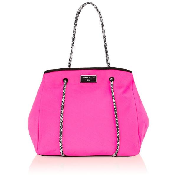 【商品名】　ケンダルアンドカイリー レディースバック・トートバッグELLIE FUSCHIA 【商品説明】　・インスタフォロワー数世界一姉妹のブランド＜KENDALL+KYLIE＞ <br> インスタフォロワー数世界一姉妹のブラ...