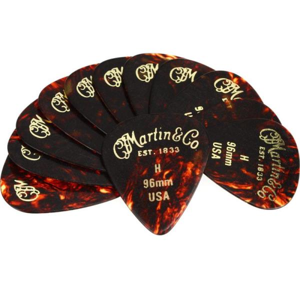【商品名】　MARTIN TearDrop Heavy 0.96 ギターピック ティアドロップ型 ヘビー 12枚セット 【商品説明】　・12枚セットでの販売です。・べっ甲柄のカラー・スタンダードティアドロップ・マーチン ティアドロップ型ピッ...