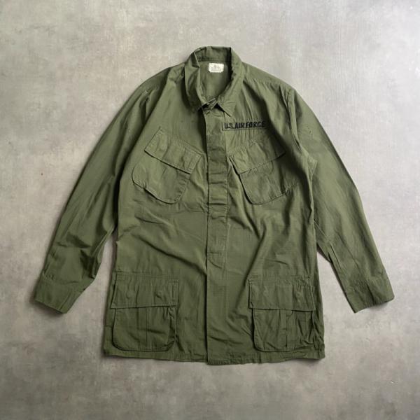 ◆USED.VINTAGE商品販売に関しまして諸注意◆                ※年代物、ヴィンテージアイテムにつきまして。記載の画像と文章以外の細かいダメージや糸のほつれ、汚れ等の使用感がある場合ございます。価値観をご理解の上でのご...