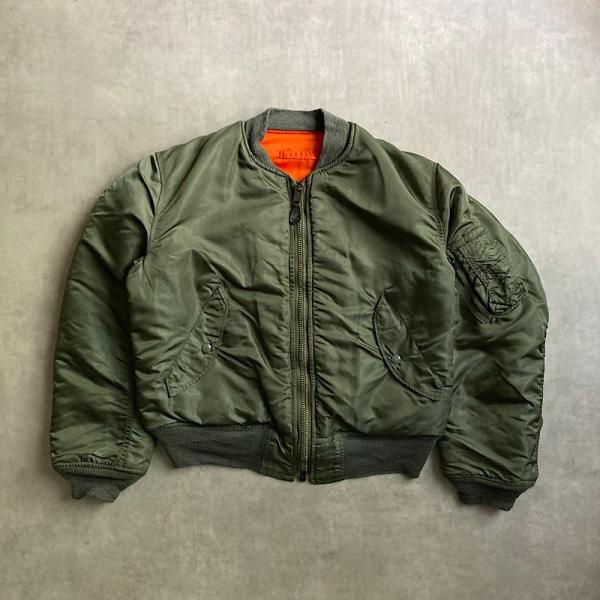 ◆USED.VINTAGE商品販売に関しまして諸注意◆                ※年代物、ヴィンテージアイテムにつきまして。記載の画像と文章以外の細かいダメージや糸のほつれ、汚れ等の使用感がある場合ございます。価値観をご理解の上でのご...