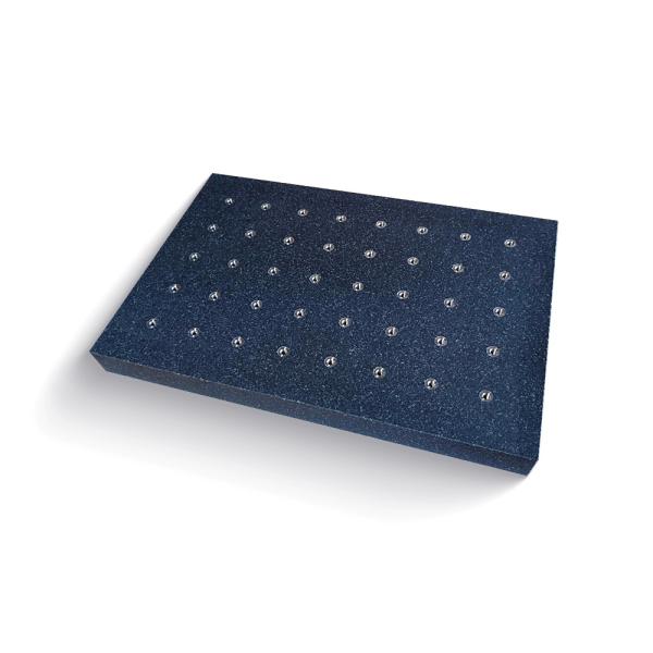 型番: NDS-0100-3045サイズ：300ｘ450ｘ40mm精度：JIS00級　平面度2.0 μmタップ：M6ピッチ：50.0mm重量≒17kg検査成績書：有