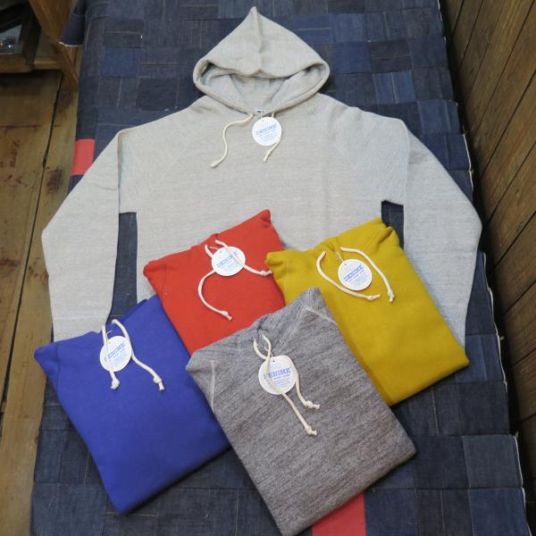 【DENIME 262】ドゥニーム 4本針 スウェットパーカ ラグランフードMADE IN JAPANDENIME by WAREHOUSEヴィンテージのSWEAT PARKAを純粋に復刻。素材、生地の厚み、当時の4本針縫製等、全て吟味し製...