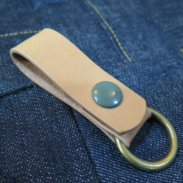 【kiwami leathers】”極み”サドルレザー ベルトホルダーMADE IN JAPANAll Handmade”極み”サドルレザーウォレットと同素材、四つ編みロープをかけるベルトホルダーです。ロープの金具をジーンズのベルトループに...