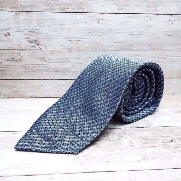 ♪当店の商品は【全商品暗室＆非喫煙ルーム保管】です♪【商品説明】・ビジネススタイルにオススメの１本・ベーシックな落ち着いたブルー系カラーは、ダークからライトスーツまで合わせやすいのが◎・シルク素材の艶感が綺麗なネクタイです。【商品詳細】・状...