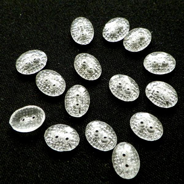 チェコガラスボタン　ヴィンテージ　クリスタル色ですがマット感あり　お人形用ボタン？　9ｍｍｘ7ｍｍ　厚み2.65　15個　1セットを送料無料でクリックポストでお送りします。チェコのヴィンテージガラスボタンは、結構良いお品が多いです。ビーズよ...