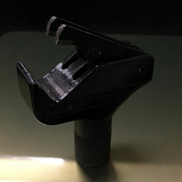 Nes1Aは、ネジの太さ4mm18ミリまでの、すべてのネジピッチ（ネジ山）に自動的に適合し、傷んだねじ山を修復します。使用範囲：ネジ外径M4mm18mm、5/32mm11/16inch、管用ネジ7/16inchまで刃角度：60°使い方：ハン...