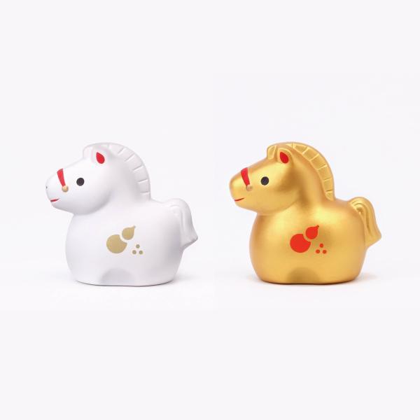 招福吉祥の馬の置物●内容：金と白2点セット(バラ売り不可)●材質：陶器　●寸法：横幅各3.5cm×奥行各4cm×高さ各5cm●生産：薬師窯製造メーカー及び窯元、かつ当店での検品を通過したうつわは、上記のような個々の違いでの「返品・交換」をお...