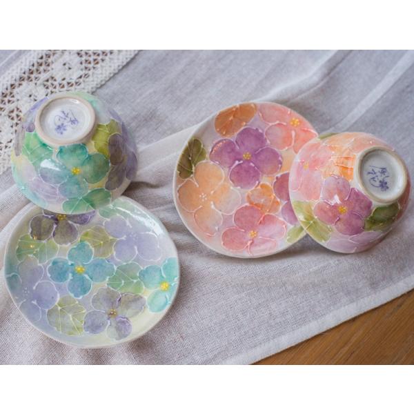 風花の茶菓セット煎茶碗と受け皿のセット。お皿は「茶托」としても「お茶請け皿」としても使えます。手描きの優しさと温もりが伝わり、ティータイムが和やかな時間に碗：径9.2cm×高さ5.5cm　皿：12.6×11.4cm本体：陶器産地：日本瀬戸焼...