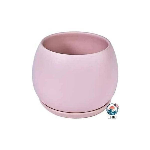 高品質の陶器で仕上げられで、高級感があります。この白い陶器鉢は耐用性が高いです。丸のデザインはシンプルながら独特で、北欧風が溢れています。この植木鉢は底穴があり、排水に便利です。通気性がよく、根茎の呼吸が楽になり、植物の健康を保ちます。受け...