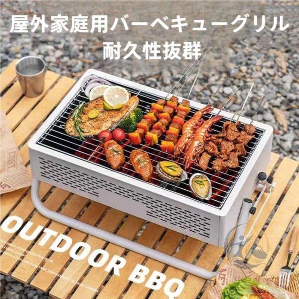 【小型BBQグリル】定番の大型BBQグリルは3人程度まで使用でき、アウトドアキャンプやビーチ、ガーデンなど様々なシーンで家族や友人と手軽に食事ができ、本格的な料理が楽しめます。【頑固・安定性抜群】バーベキューコンロは高品質なステンレス鋼製で...