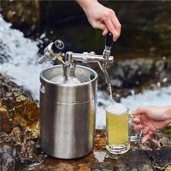 ビール樽 頑丈 ホーム/発酵/醸造ケゲレ ビールディスペンサー 軽量 ステンレス鋼 ミニCO2レギュレーター付き 小型 持ち運び便利 使い簡単 耐久性 ビールサーバー