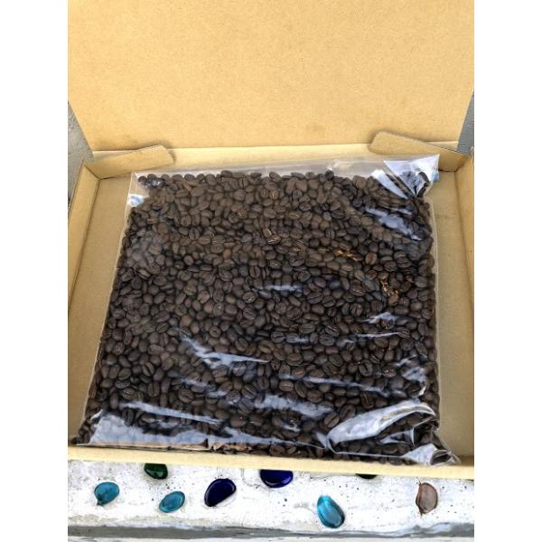 【お知らせ】生豆入荷状況により随時価格を改定しております。【この商品について】毎日飲むコーヒーを美味しくお得に！コモディティグレード（一般品）生豆は使用せず、スペシャルティコーヒー生豆を使用。中煎りやや深めのジャーマンローストに焙煎し、50...