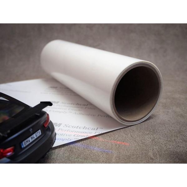 耐候性・耐摩耗性に優れた、0.16mm厚のポリウレタンフィルムに、透明で強粘着再剥離タイプのアクリル系粘着剤が塗布されてます。フィルムの表面には紫外線で黄変しにくい特殊層、粘着剤面には微細な凹凸が有りますのでエアーが抜けやすい構成になってま...