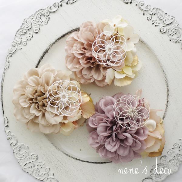 金紛あじさいとキラキラ鞠玉、花水引きが可愛い。はんなりエクリュなダリアの和ヘアアクセサリー。ベビーにも七五三や卒業式の袴にも。パーツが選べる和風髪飾りです。エクリュな淡いお色がおしゃれなダリアです。金紛あじさい、きらきらまり玉、ドライ仕立て...