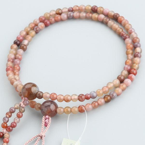 日蓮宗、女性用の正式なお数珠でございます。素材は、ピンク・暖色系の瑪瑙で揃えたピンク印度瑪瑙でございます。何ともいえない暖かさを感じて頂け非常に人気のお数珠でございます。房は、丈夫で扱い易く、型崩れを起こさない小田巻梵天房を採用させて頂いて...