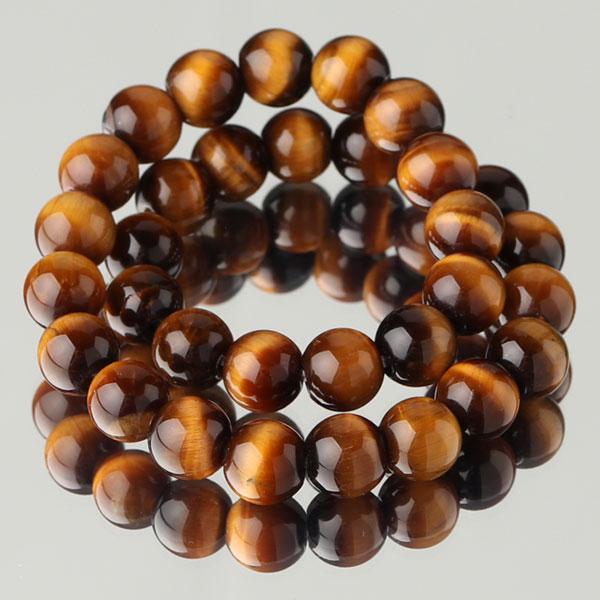 タイガーアイ（虎目石）を使用したブレスレットでございます。黄色に茶色の虎目模様が綺麗で、タイガーアイ特有の力強い輝きとキャッツアイもご覧頂けます。こちらはさりげなくお付け頂ける約6mmサイズの玉を使用しており、玉は小さめですが存在感は十分に...