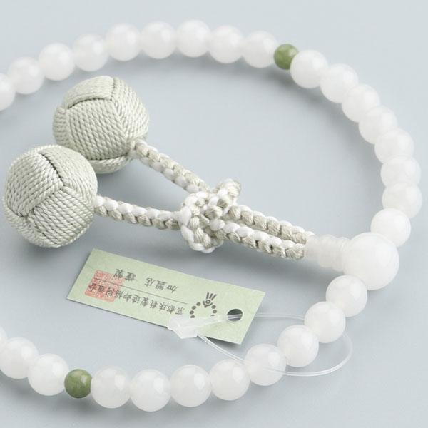 すべての宗派のお客様にお使い頂ける女性用のお数珠でございます。素材は、乳白色が美しい白オニキスと、柔らかいグリーンが心癒してくれる独山玉でございます。控え目でいながら決して地味すぎない絶妙なバランスで仕上がっており、飽きがなく長くお使い頂き...
