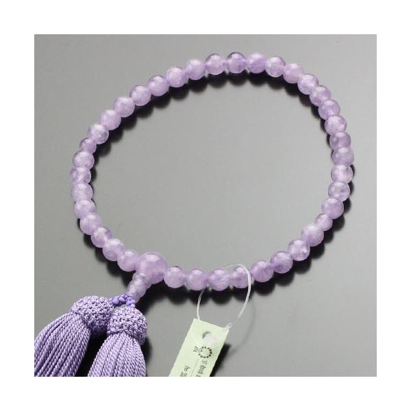 すべての宗派のお客様にお使い頂ける女性用のお数珠でございます。素材は、柔らかい色合いの藤雲石でございます。紫水晶よりも淡く、ローズアメジストよりも柔らかい色合いが年齢問わず人気でございます。お歳を重ねられてもお持ち頂きやすい上品な仕上がりで...