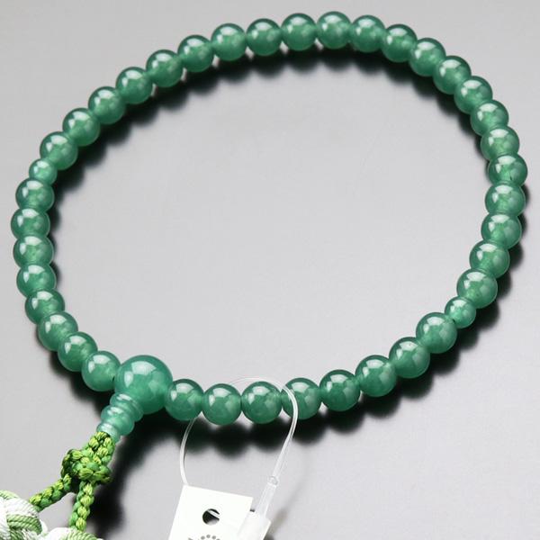 すべての宗派のお客様にお使い頂ける女性用のお数珠でございます。素材は、色が濃く美しい印度翡翠でございます。房は、デザイン性の高いお洒落な銀花かがり房を採用いたしました。上品でお洒落な仕上がりでございます。≪サイズ≫約7サイズ≪素材≫親玉：印...