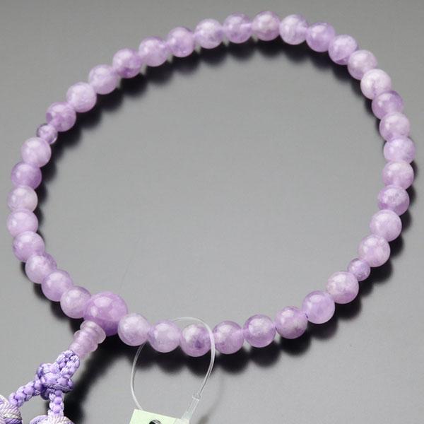 すべての宗派のお客様にお使い頂ける女性用のお数珠でございます。素材は、柔らかい色合いの藤雲石でございます。紫水晶よりも淡く、ローズアメジスよりも柔らかい色合いが年齢問わず人気でございます。お歳を重ねられてもお持ち頂きやすい上品な仕上がりでご...
