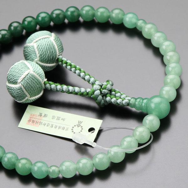 すべての宗派のお客様にお使い頂ける女性用のお数珠でございます。素材は、印度翡翠でございます。印度翡翠の、グリーンの濃淡をうまく利用し、美しいグラデーションになるよう、手間暇を惜しまず、手作業にて、ひと玉ひと玉並び揃えた、京職人こだわりの京念...