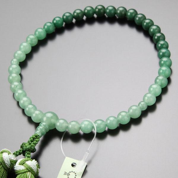 すべての宗派のお客様にお使い頂ける女性用のお数珠でございます。素材は、印度翡翠でございます。印度翡翠の、グリーンの濃淡をうまく利用し、美しいグラデーションになるよう、手間暇を惜しまず、手作業にて、ひと玉ひと玉並び揃えた、京職人こだわりの京念...