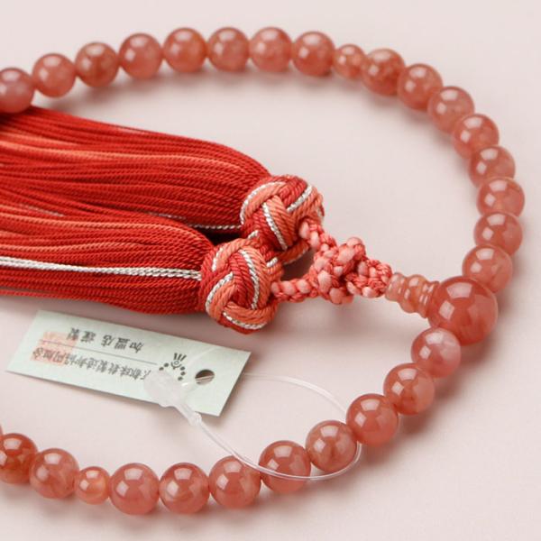 すべての宗派のお客様にお使い頂ける女性用のお数珠でございます。素材は、高級感溢れる上品な色合いが魅力のロードクロサイトでございます。通称、インカローズと呼ばれており、女性に大変人気の天然石でございます。ロードクロサイトの中には、ミルキーな色...