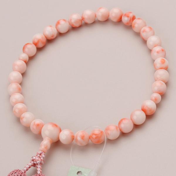 すべての宗派のお客様にお使い頂ける女性用のお数珠でございます。素材は、3月の誕生石であります深海珊瑚でございます。近年、珊瑚の流出量が減少傾向にあり、稀少な素材となりつつあります。高級感のあるピンク色の美しい濃淡を、お数珠の全体的にご覧頂け...