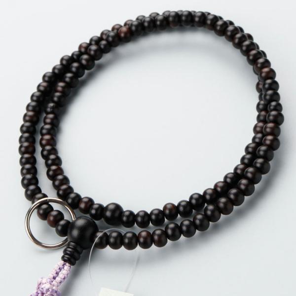 曹洞宗、女性用の本式数珠でございます。素材は、とても上品に仕上がる艶消し加工が施された縞黒檀（しまこくたん）でございます。また、こちらのお数珠は曹洞宗の正式数珠には欠かす事の出来ない銀輪を高級な本銀輪ではなく、価格を少しでも抑えるため並環を...