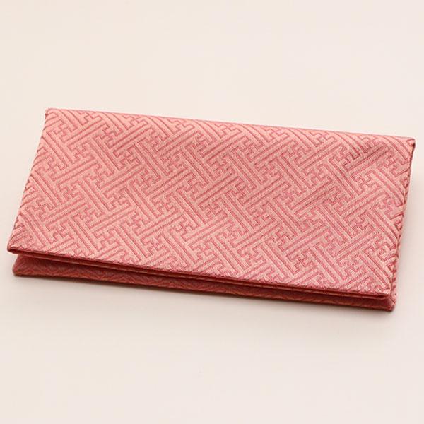 お数珠の大きさに合わせて、袋の大きさを変えることができる便利な数珠袋でございます。磁石が内臓されており、お数珠の大きさに合わせ、留める位置を移動するだけで、簡単にサイズの調整をして頂けます。サイズは、三段階に調整が可能でございます。光沢のあ...