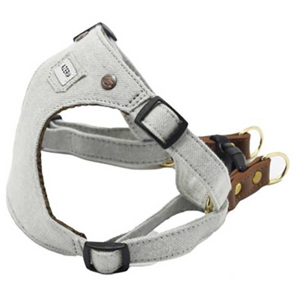 柔らかくフォーマルな高級感のある生地を使用