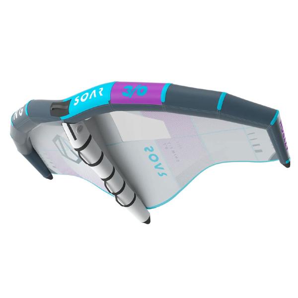 ■素材：ダクロン、PVCウィンドウ、ネオプレン■サイズ：3.0平方メートル■風速：22-35ktn■ハンドル：3+1■窓：2■重量：2.2kg■空気圧：6psi■セット内容：エアウィングギアバッグ、リストリーシュ●フォイル操作がこれまで以上...