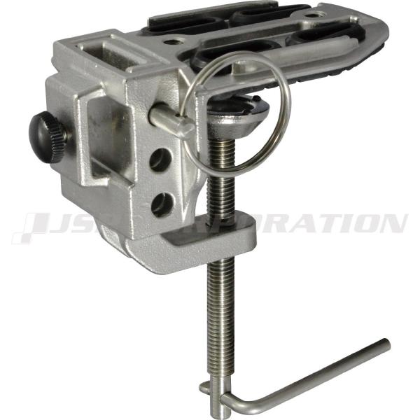 ■材質：ステンレス製/樹脂製(ノブ部分)■取付可能板厚：60mm以下■取付可能方向：垂直のみ●各種ローボート用に取付できるように、専用に作られた万力です。●今までは装着が難しかったFRPローボートなどでも取付可能です。