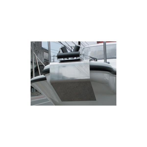 ◆受注生産商品　※返品・キャンセル不可■ガード寸法(バウスプリット下カバー寸法)：300×300mm●巻上時等の「アンカー接触」から艇を守る●バウでアンカーを上げる際、アンカーブレード先端が傷つかないようにするツール。●肉厚ステンレスで強靭...