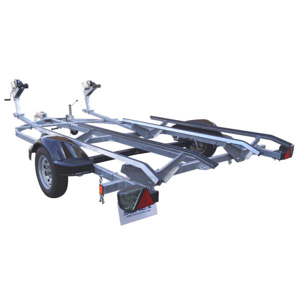 ◆メーカー直送品　※代引不可◆返品・キャンセル不可■トレーラー規格：普通8ナンバー■フレーム材質：スチール(ガルバリウムメッキ処理)■積載用途：PWC2艇積■最大積載量：1000kg■全長×全幅×全高：4700×2480×1030mm■車両...