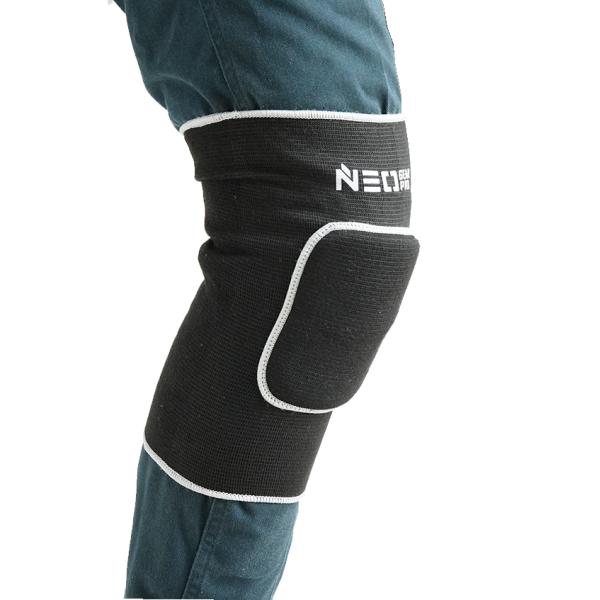 サイズ上部横（太もも側）：約17cm下部横（足首側）：約15cm縦：約30cmパッド部横：約10cmパッド部縦：約13cm素　材ポリエステルパッド：EVA色ブラック商品説明・サポーターのような形のニーパッド・ズボンの上からでも下からでも装着...