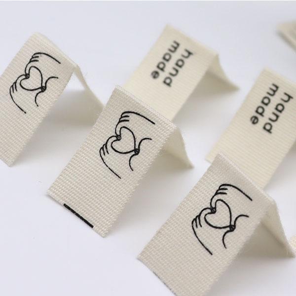 ( ラベル ) ハンドハートコットンラベル（ハートシリーズ）│２個  【 商用利用可 】+入数：2枚+販売サイズ：1.5cm x 2.5cm　(折る状態）+素材：コットン 100%