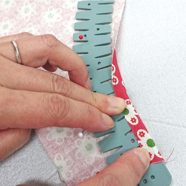 ( ツール ) 自在曲線  シリコン アイロン定規 │ 【 商用利用可 】メール便（ゆうパケット）なら4個まで、5個以上は宅配便■サイズ： L 2.9cm x 30cm、 S 2.3cm x 30cm■入数：1set■set 内容：L si...