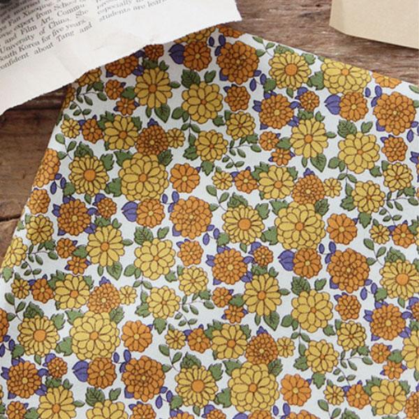 ( コットン ) 菊の香り (The Scent of Love) コットン │ 【 商用利用可 】+販売サイズ：110cm x 45cm+素材：コットン100％+厚み：20s 柔らかいコットン生地です