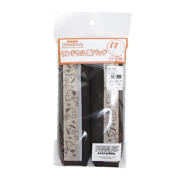 背負った時の肩への負担を軽減するランドセル用肩パッドに、スヌーピーデザインが登場！通気性の良いメッシュ素材を使用していて、暑い季節もムレにくい！暗闇で光が当たると光る反射板付きで夜道でも安心◎【仕様】サイズ：約W50×H200mm材質：ポリ...