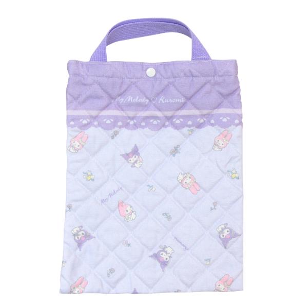 キルト製なので軽量で丈夫！とても扱いやすいです。開き口にはスナップボタン付き＆持ち手付きで便利♪内側ネームタグで防犯面も安心です◎入園・入学のご準備におすすめです。【仕様】サイズ：約W240×H300mm材質：綿100％(表側)、ポリエステ...