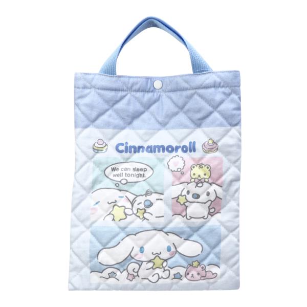 クッション性があるのでタブレットを入れるのにおすすめです◎ランドセルにちょうど入るくらいのサイズ♪持ち運びに便利な持ち手付き◎【仕様】サイズ：約W240×H300mm材質：綿100％(表側)、ポリエステル(裏側・中綿)日本製グッズ　鞄　行事...