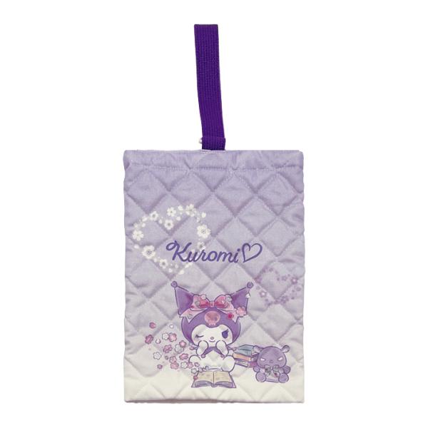 クロミの可愛いシューズバッグです。上履きや靴の持ち運びに便利！キルト製なので軽量で丈夫♪小物や学習道具の持ち運びに使用しても◎【仕様】サイズ：約W210×H290mm（持ち手含まず）材質：綿キルティングタイプ日本製シューズバッグ　かわいい　...