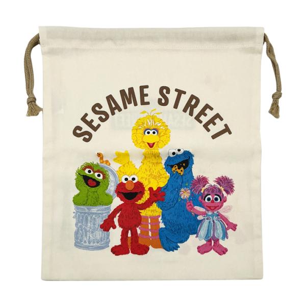 セサミストリートの可愛い巾着です。衣類やシューズをたっぷり収納できる大きめサイズ♪体操服はもちろん、大きめの学習道具などを入れるのに便利◎【仕様】本体サイズ：約W310×H350mm材質：綿日本製体操服袋　体操着入れ　上履き　靴　シューズ　...